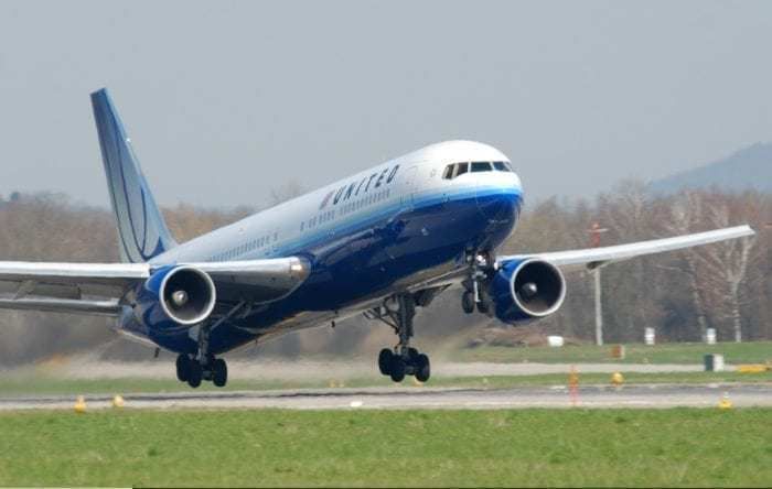 United Airlines Reported To Have Covered Up A 767 Windshield Shattering ...