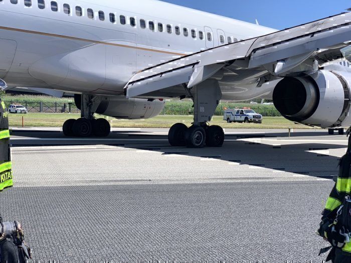 United Airlines Boeing 757 Skids Off Runway At Newark - Damage Reported