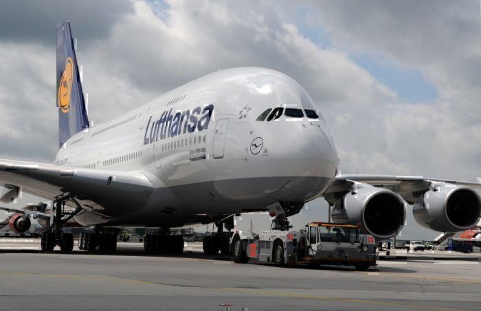 The Airbus A380 - What Airlines Actually Fly The World's Largest ...