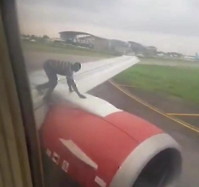 Hitchhiking Man Jumps On Boeing 737 Wing In Nigeria
