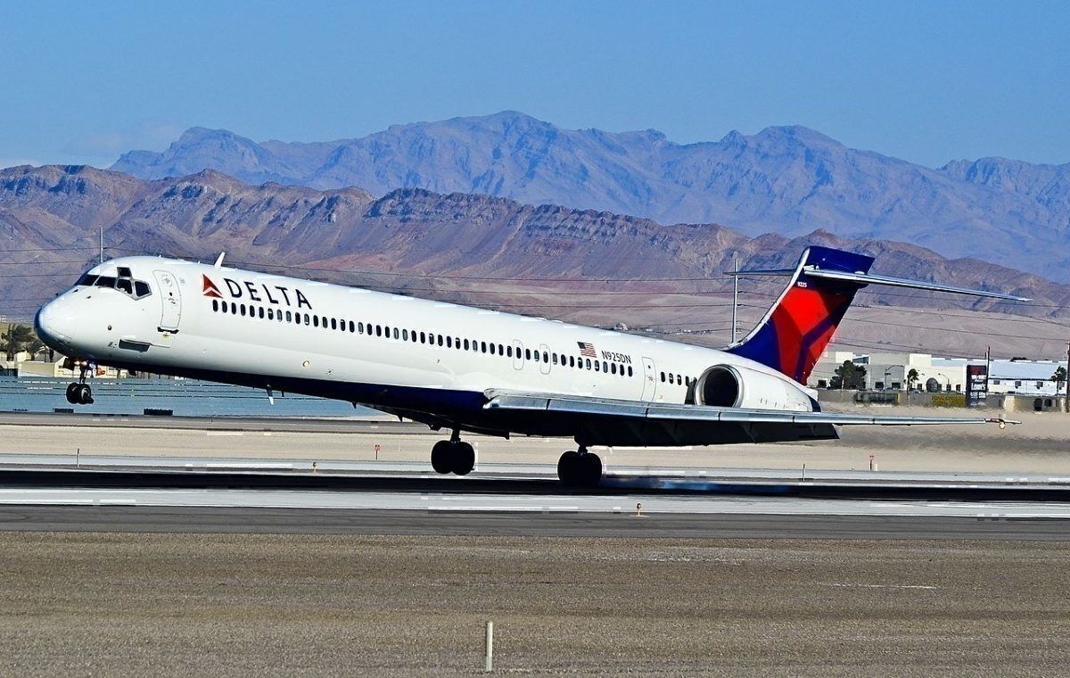 Delta Air Lines MD-90 Returns To Atlanta When Landing Gear Wouldn’t Retract