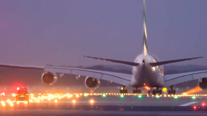 Car Chases Emirates A380 In Dramatic Video Filmed At Düsseldorf Airport