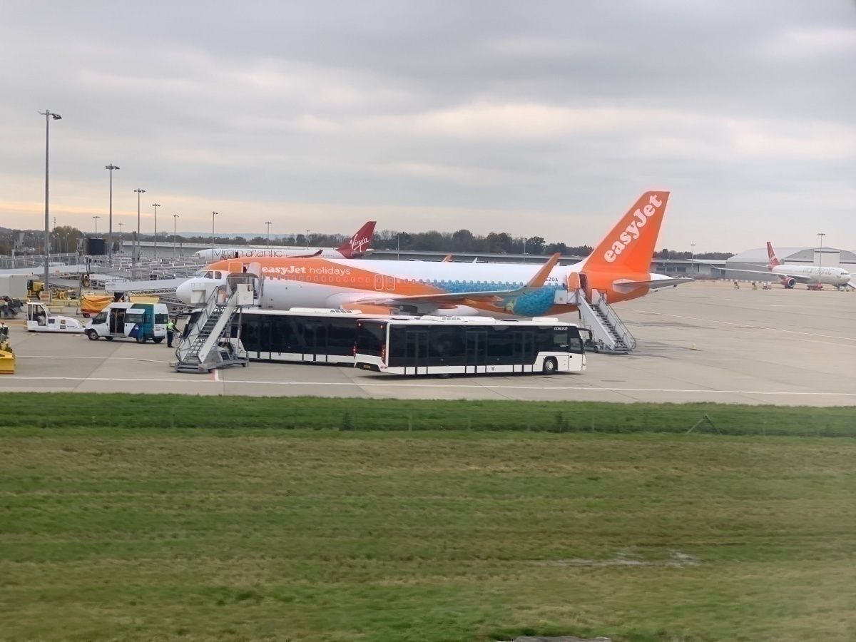 Jet Bridges vs. Remote Stands – What Are The Benefits Of Each?