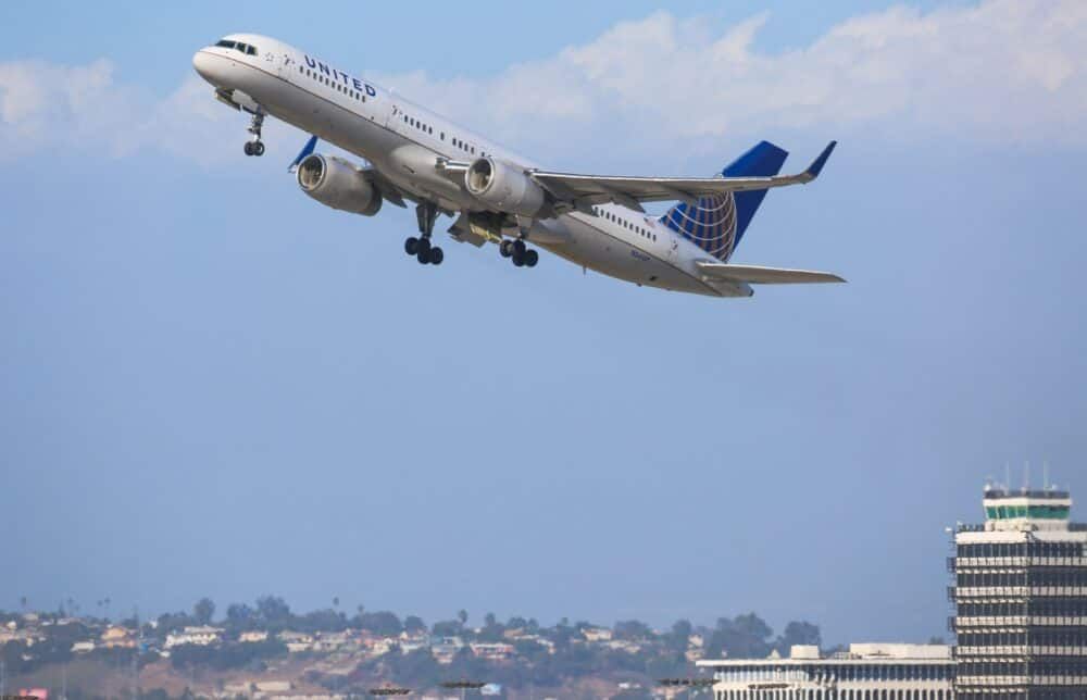 Tupolev Tu-204 vs Boeing 757 - How Do The Aircraft Compare?