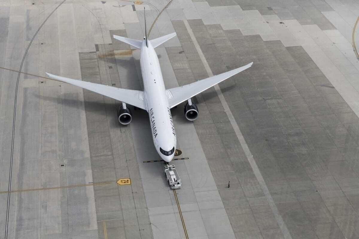 Air Canada 777 Hits Airbus A321 Spinning It On The Spot