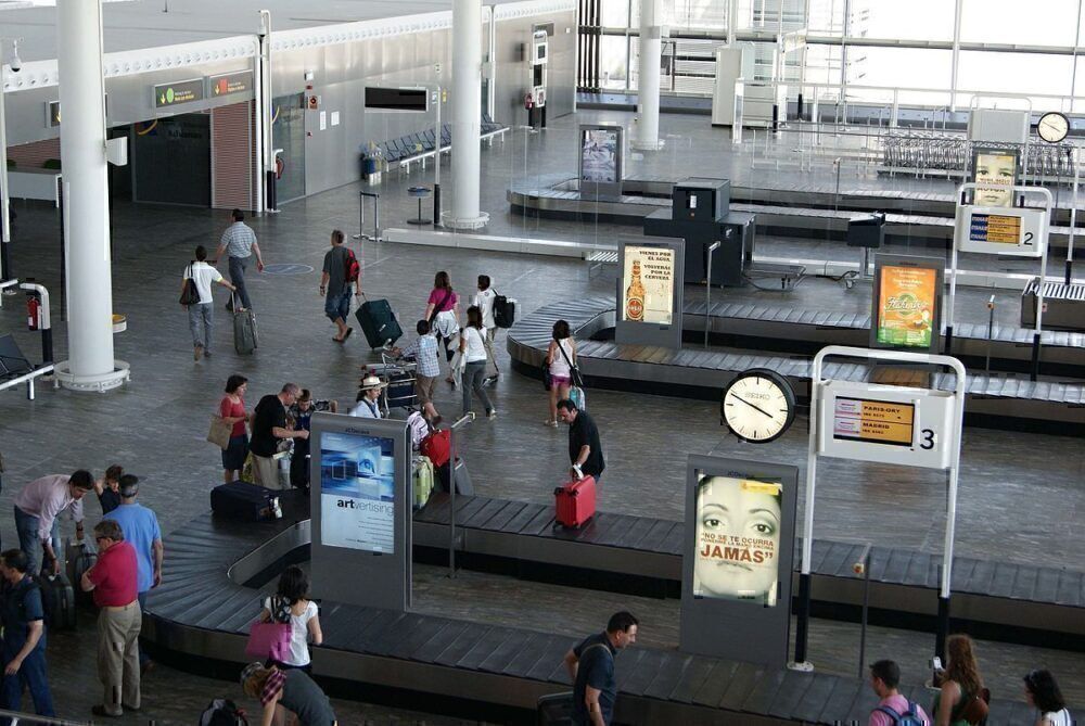 Airline Lost Your Luggage? Here's What You Should & Shouldn't Do