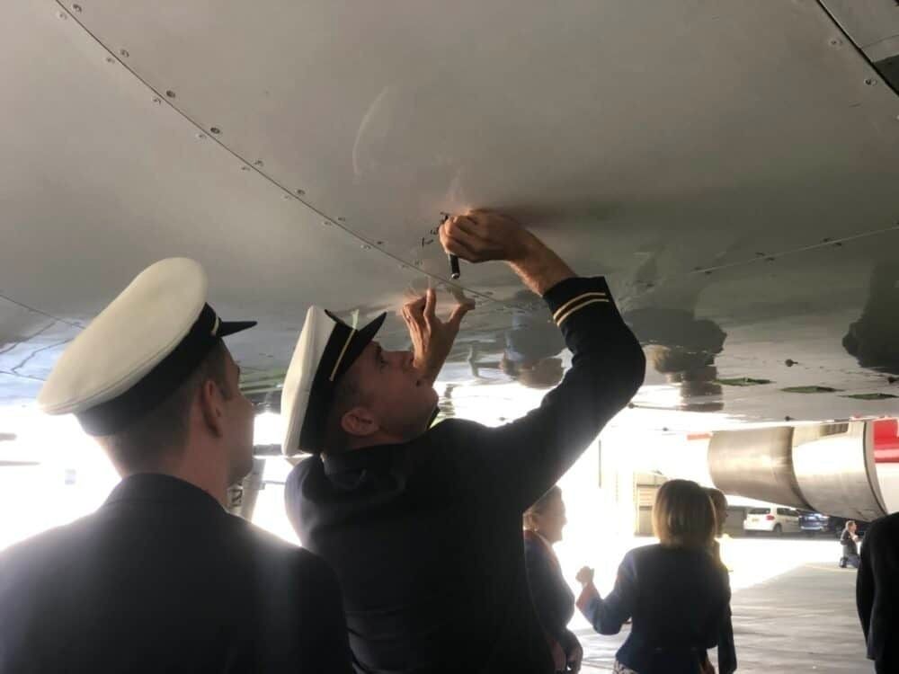 Qantas' Last Boeing 747 Leaves Australia: A Bittersweet Goodbye