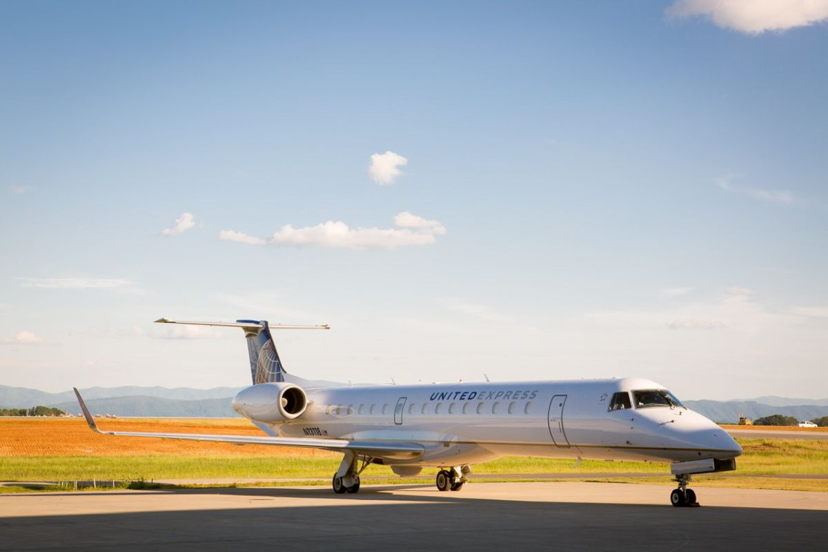 United To Cut Ties With World's Largest E145 Operator Expressjet