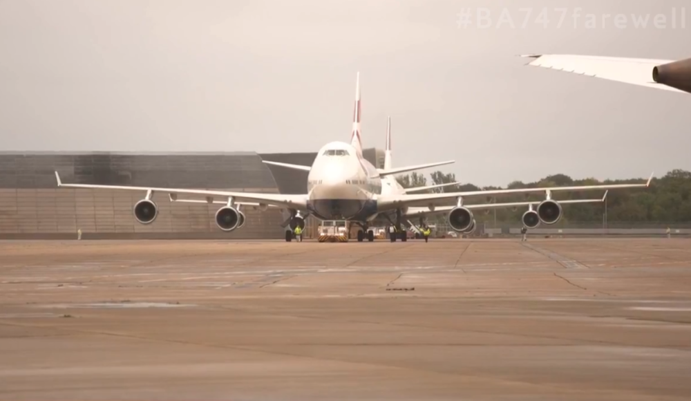 Qantas39 Last 747 Flight Leaves Sydney After Aircraft Was Last Qantas 747 flight draws iconic ...