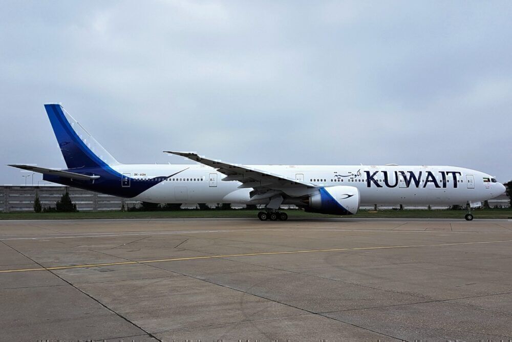 Kuwait Airways Boeing 777 Required Assistance To Vacate Runway