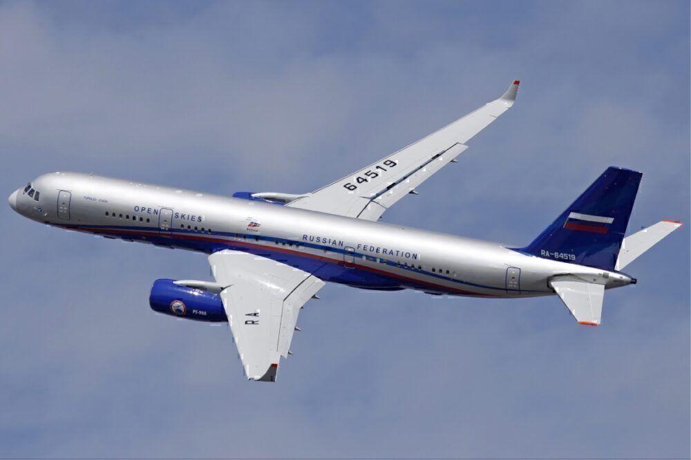 Tupolev Tu-204 vs Boeing 757 - How Do The Aircraft Compare?