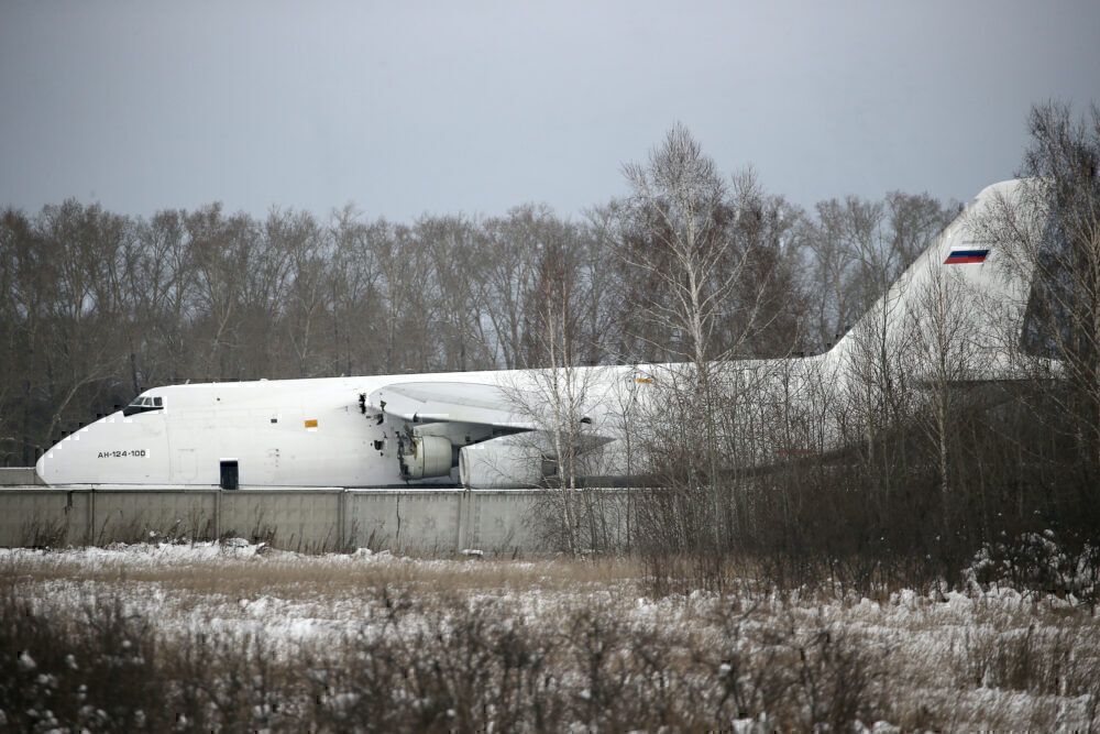 Antonov An-124 Suffers Uncontained Engine Failure And Landing Gear Snaps