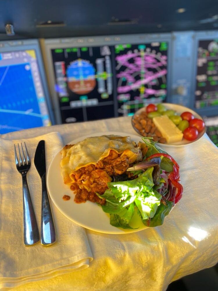 What Do Pilots Eat During A Flight?