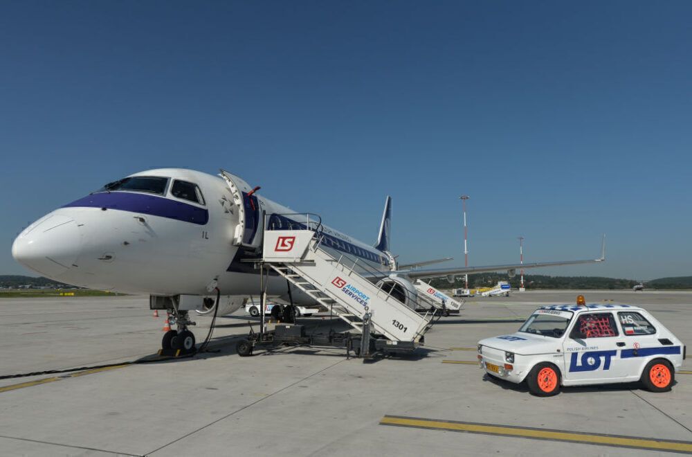 What Are Follow Me Cars At Airports?