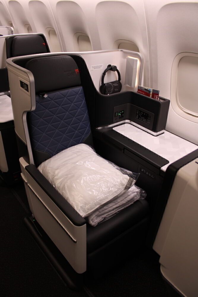 The Impressive Delta One Cabin On The Boeing 767-400ER