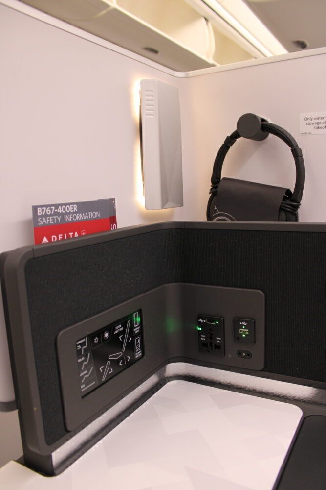 The Impressive Delta One Cabin On The Boeing 767-400ER