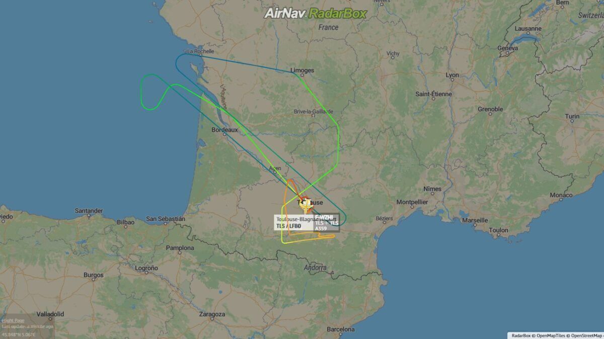 World2Fly's First Airbus A350 Takes Its First Flight