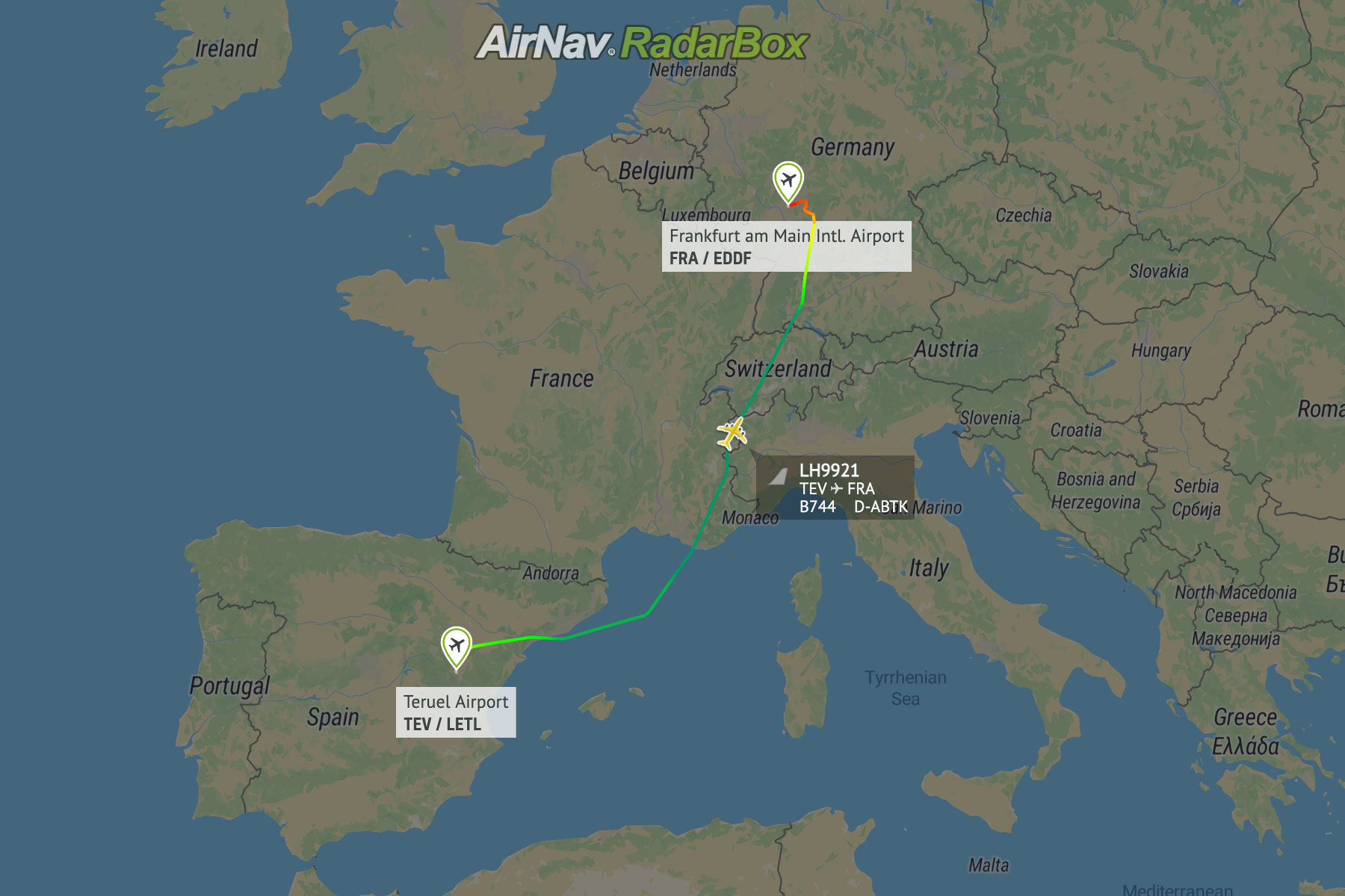 Lufthansa Retrieves A Boeing 747-400 From Desert Storage