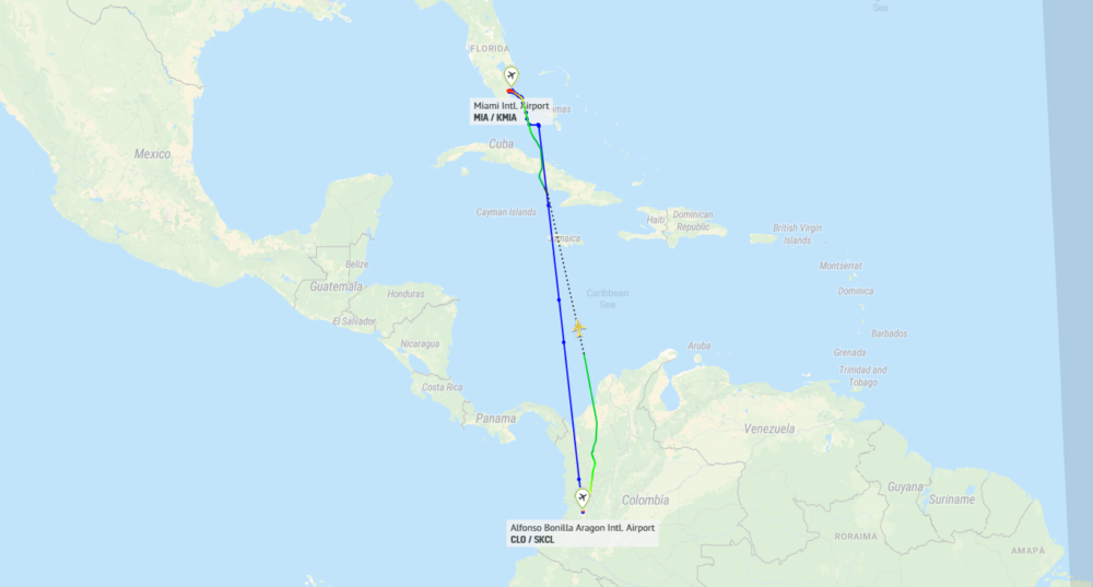 Passenger Leaves AA Boeing 737 MAX Through Overwing Exit