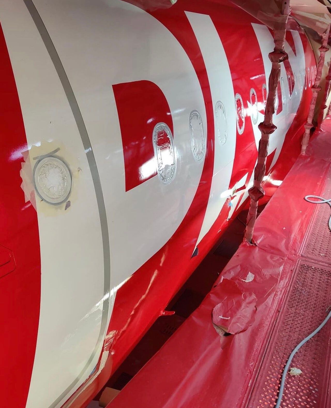 PLAY's First Airbus A320neo Is Spotted In Its Striking Red Livery