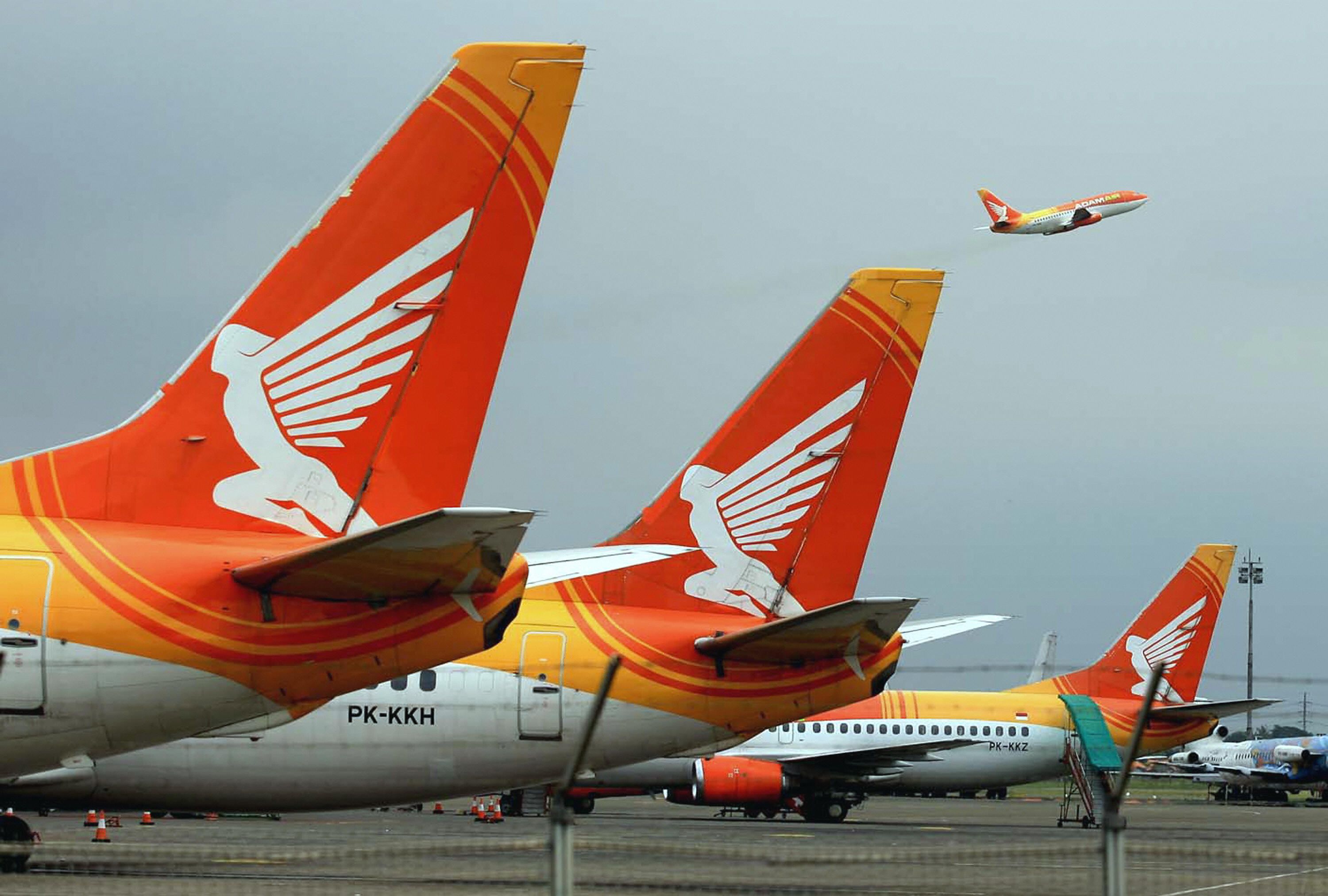 The Plane With The Bent Fuselage: Adam Air Flight 172