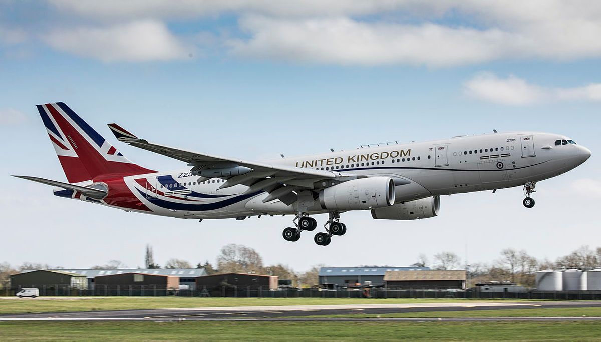 How The Other Half Fly: RAF Voyager Ferries William And Kate On ...