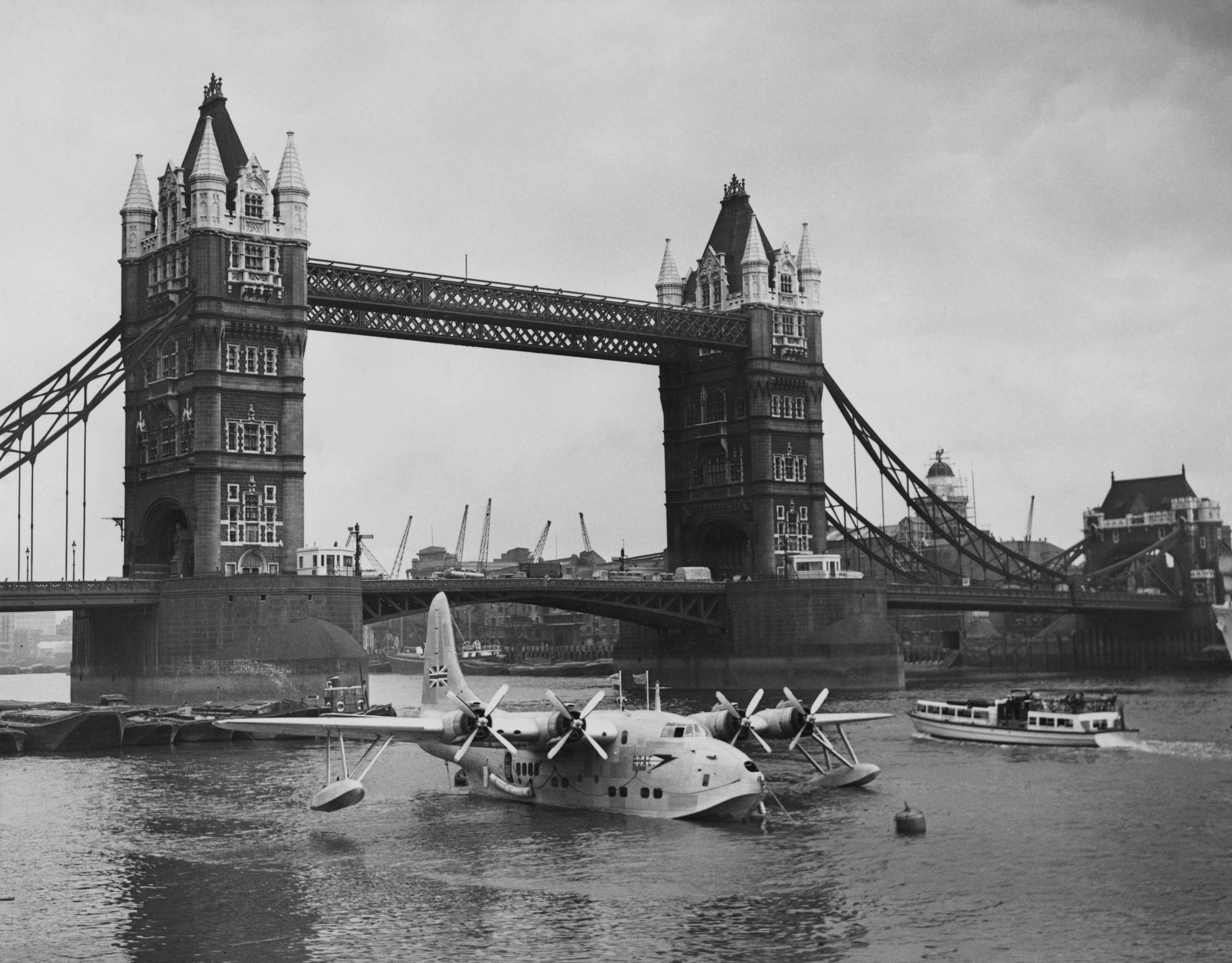 Throwback: The BOAC Plane That Landed On The River Thames