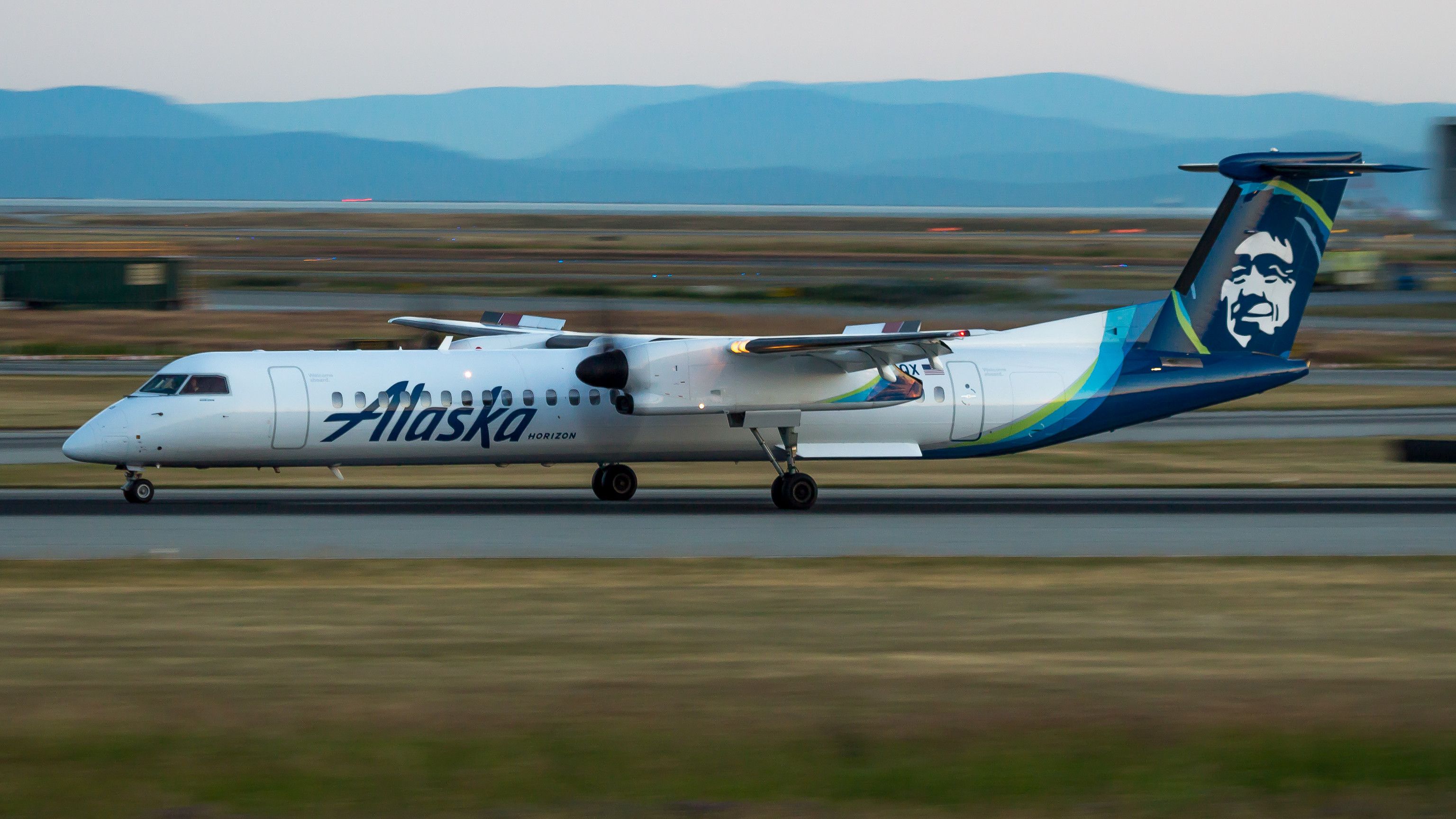 Retiring Soon: Alaska Airlines' Turboprop Q400 Operations Explored