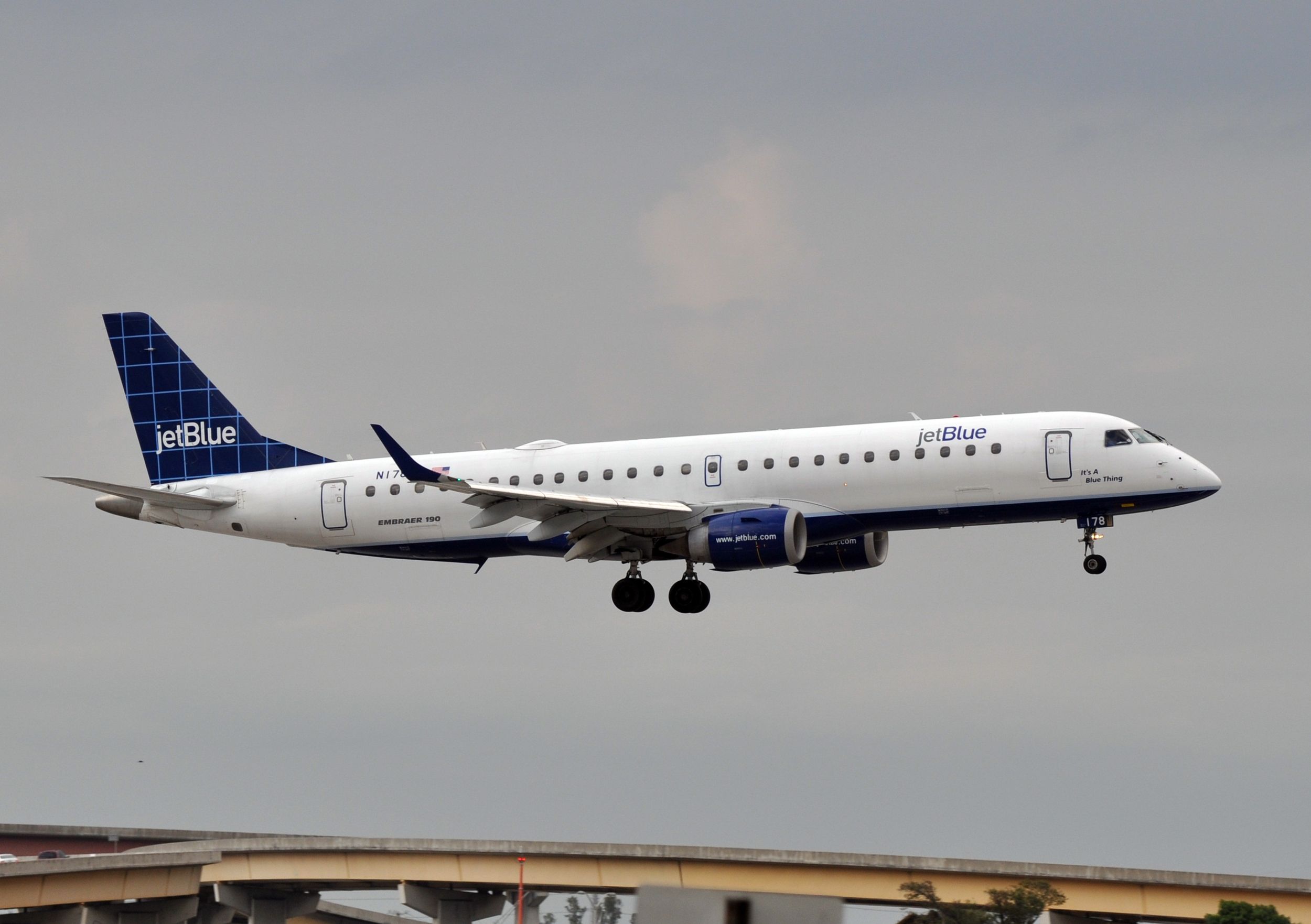 embraer-eyes-the-freighter-market-with-e190-e195-cargo-conversions