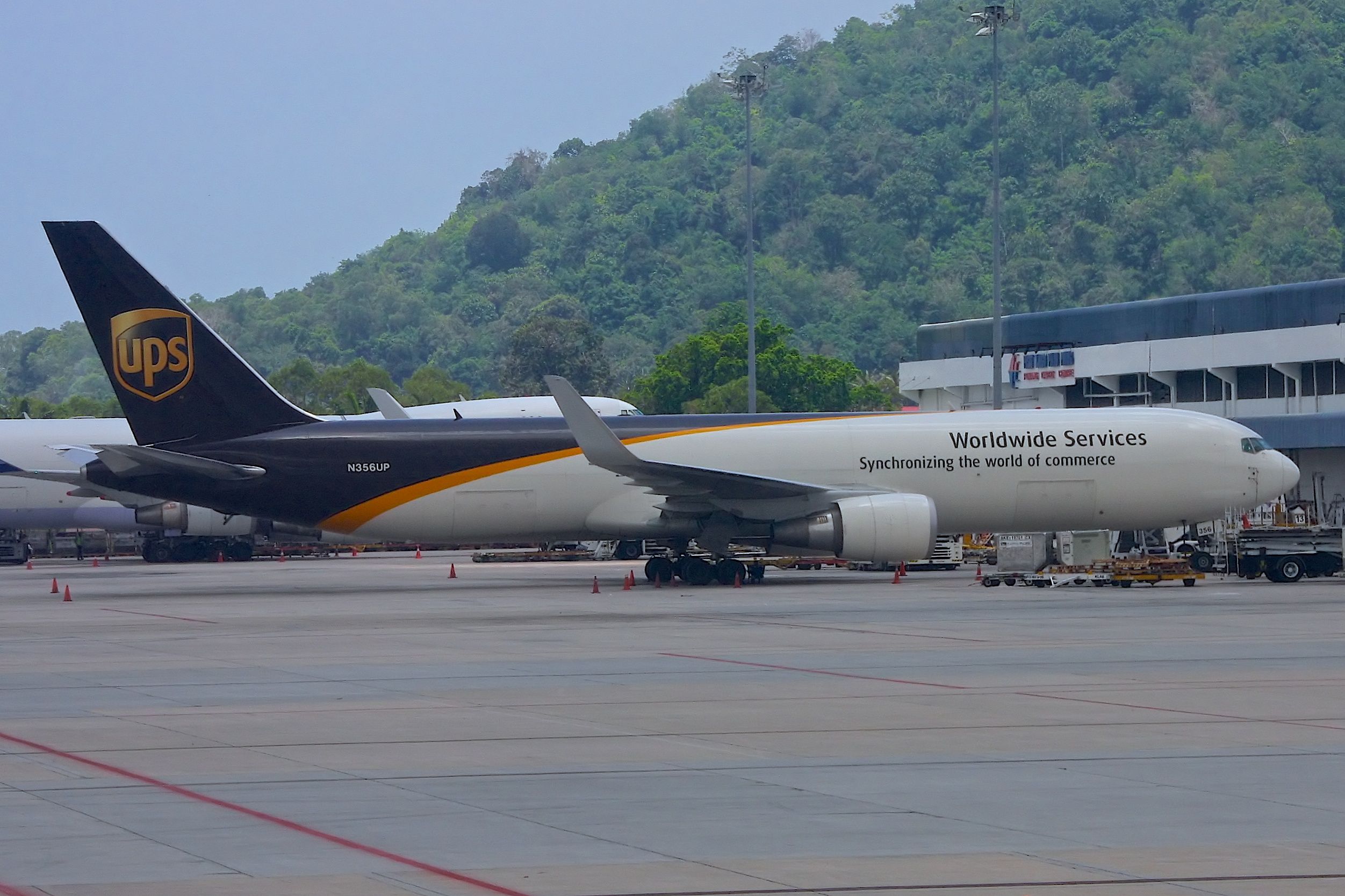 UPS Boeing 767 Suffers Engine Failure Near Phoenix - Elite News