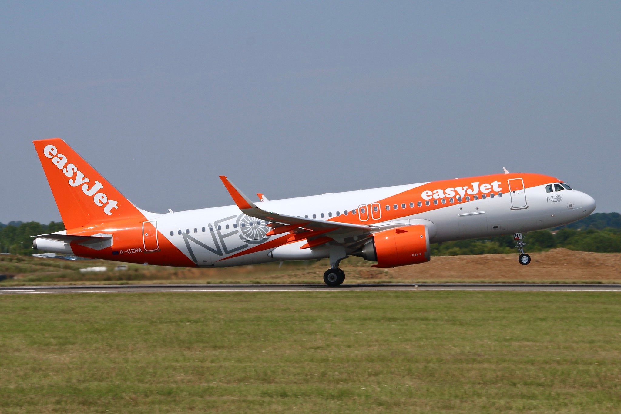easyJet Flight Emergency Lands After Captain Suffers Injury In Cockpit ...