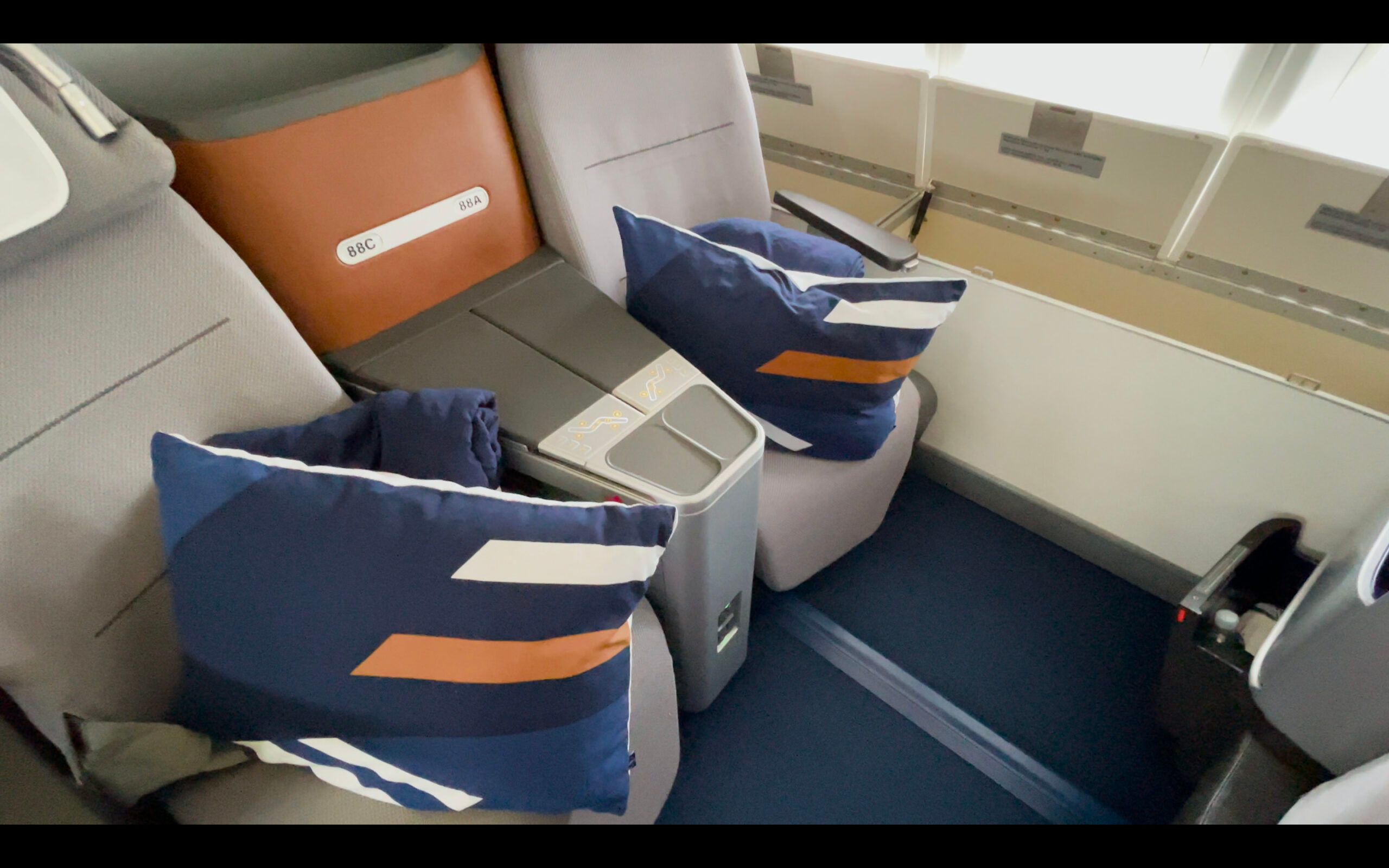 Flight Review: Lufthansa Business Class - Boeing 747-8i - San Francisco ...