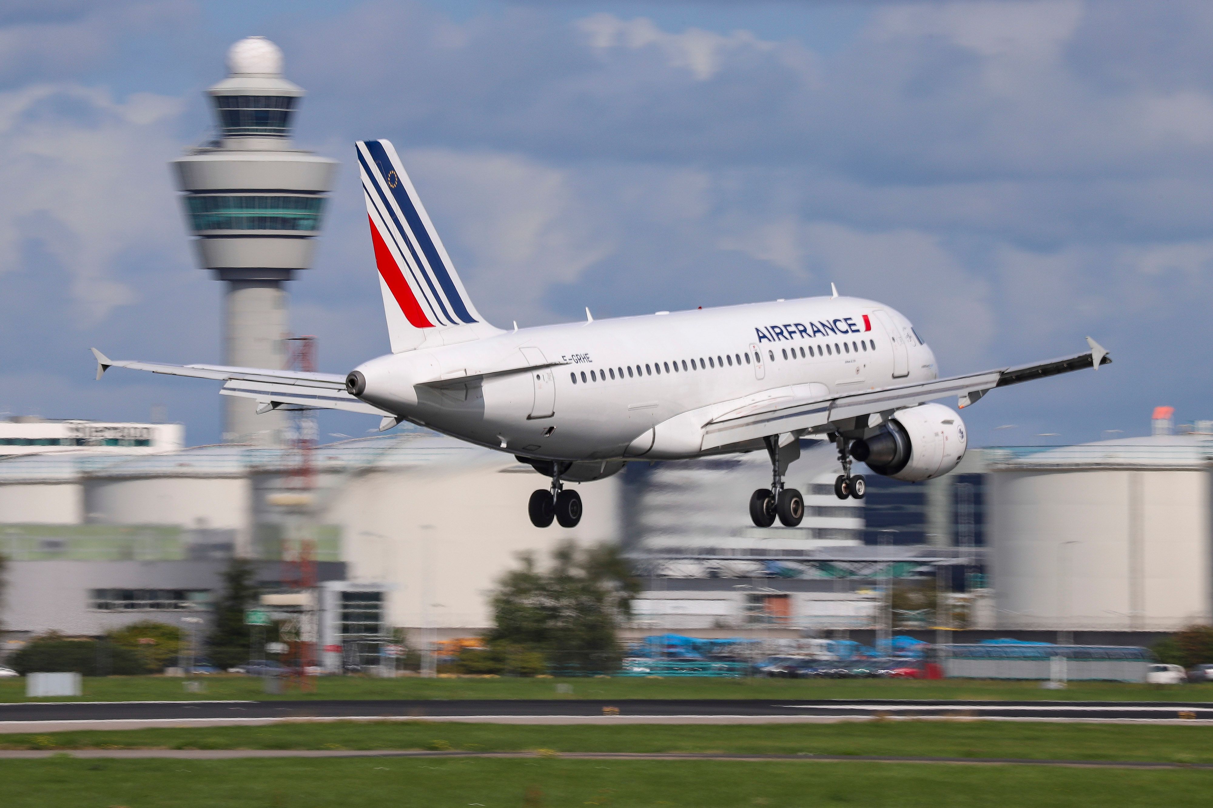 What Are The Hourly Operating Costs Of The Airbus A320 Family's Variants?