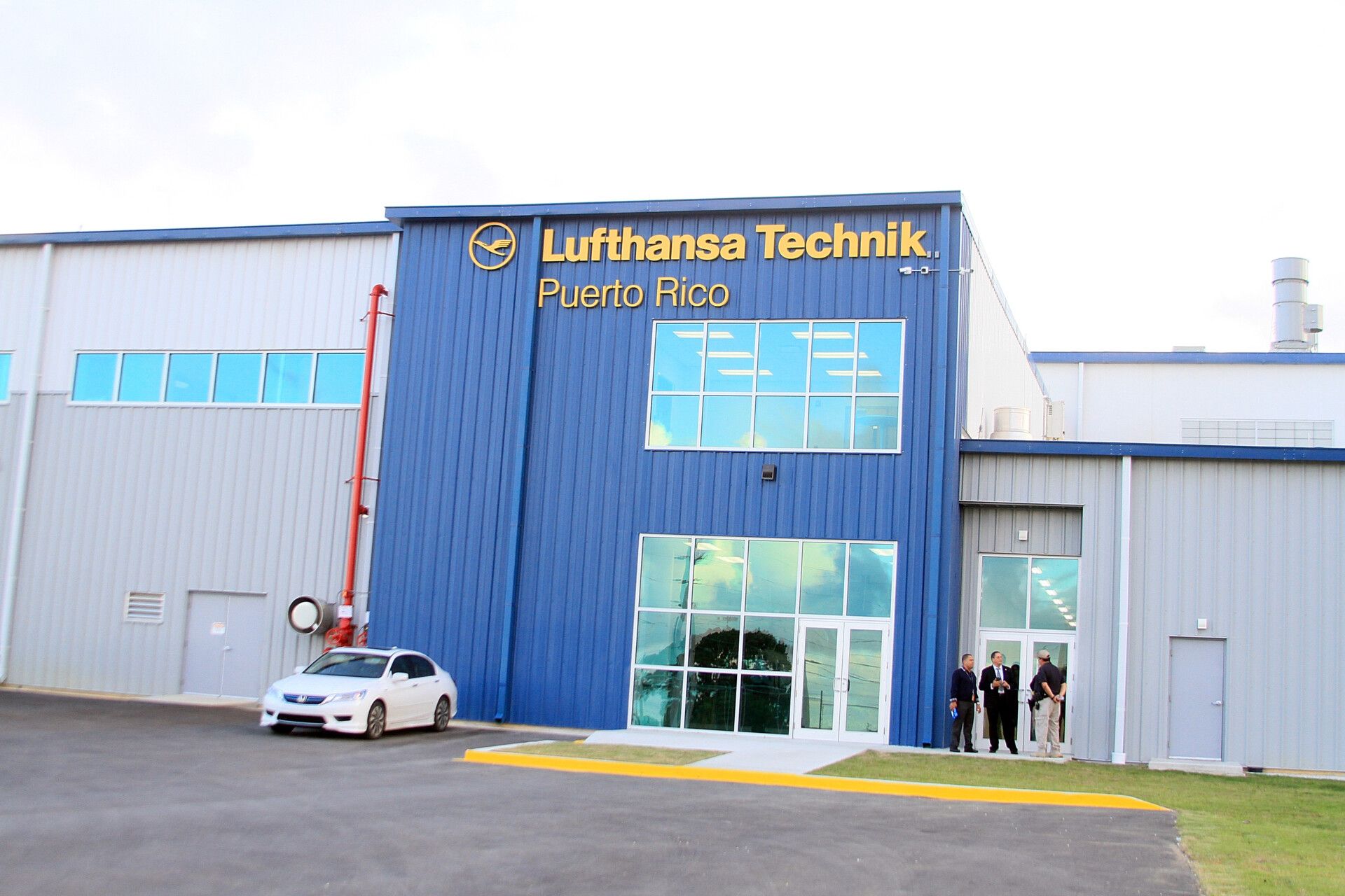 Where Are Lufthansa Technik's Main Maintenance Bases?