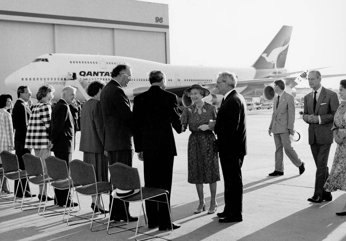 In Memoriam: Queen Elizabeth's Aviation Heritage - How She Flew