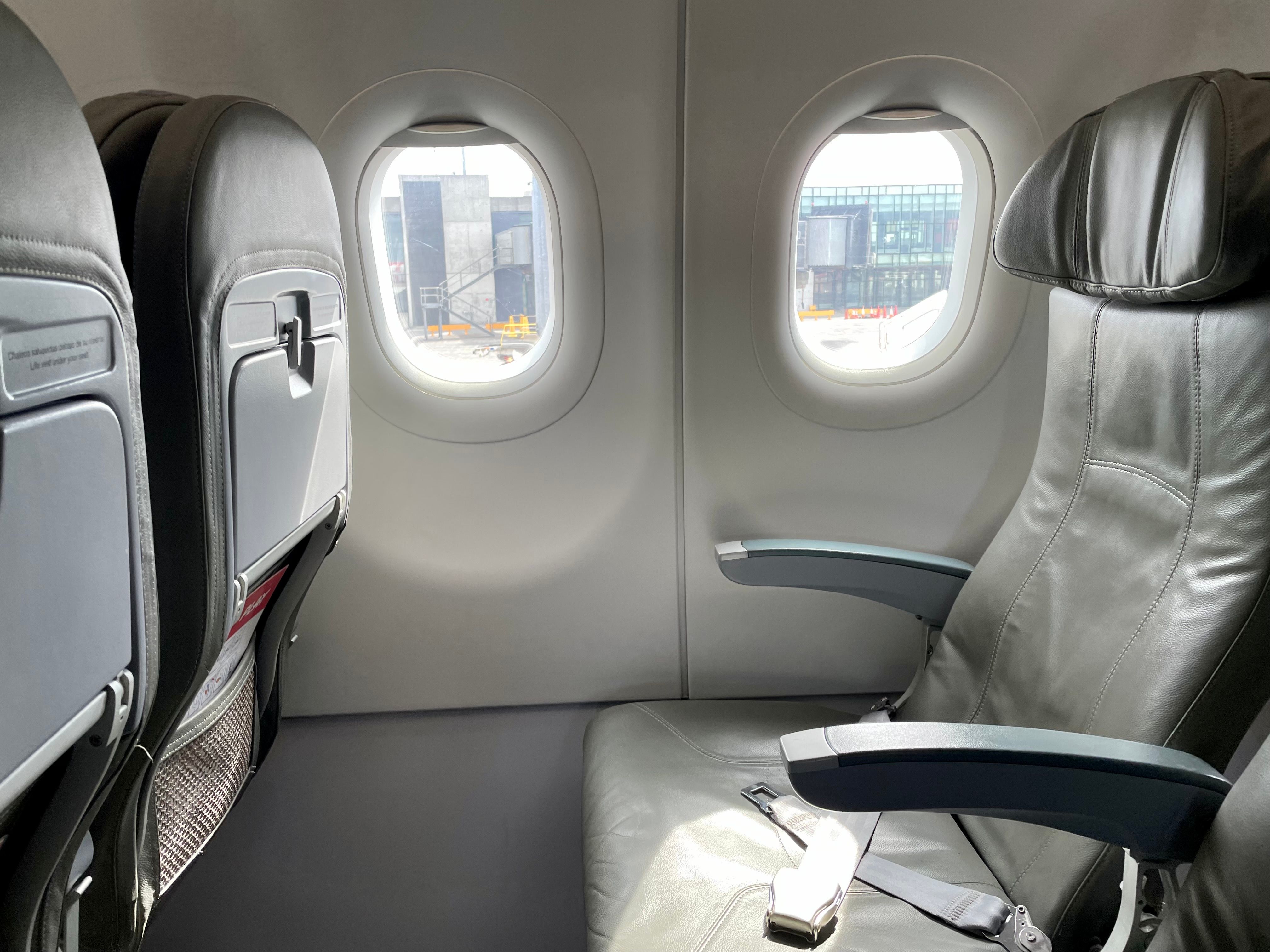 Transatlantic Narrowbody: PLAY Airbus A321neo Iceland-New York Flight ...