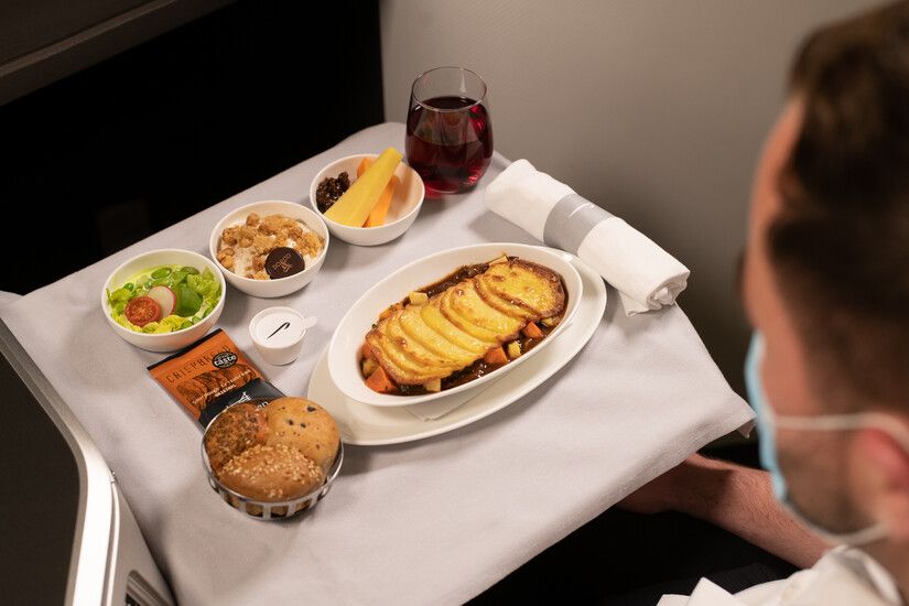 Unorthodox Kitchens: How Do Cabin Crew Prepare Food Onboard An Aircraft?