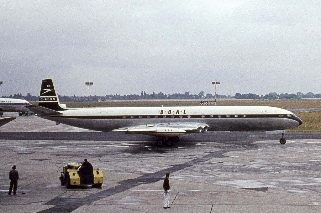 On This Day In 1949: The World's First Commercial Jetliner Takes To The ...