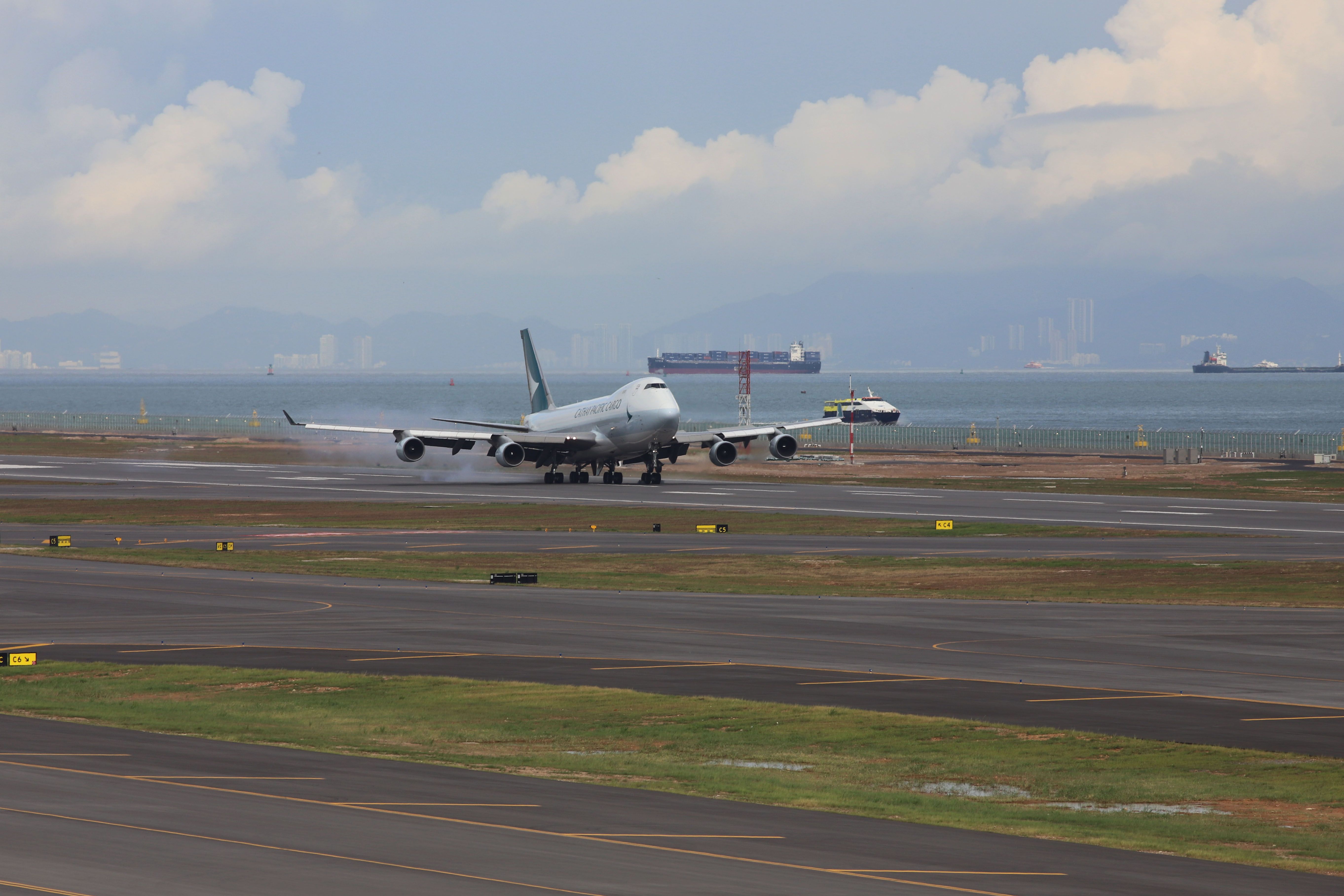 Cathay Pacific Boeing 747 Becomes 1st To Use Hong Kong's New Runway