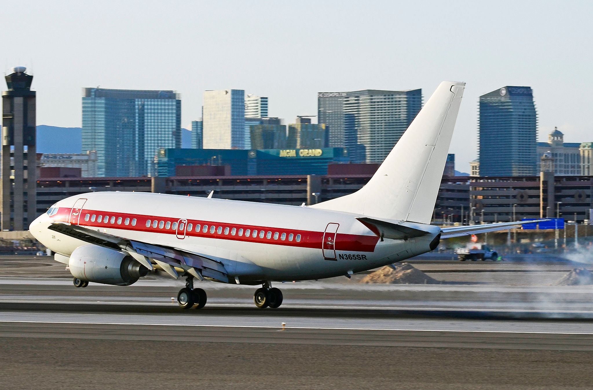 The 737NG Family's Smallest Variant: Which Airlines Fly The Boeing 737-600?