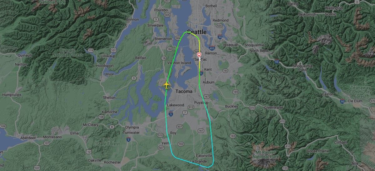 Alaska Airlines Boeing 737 Loses Engine Cowling