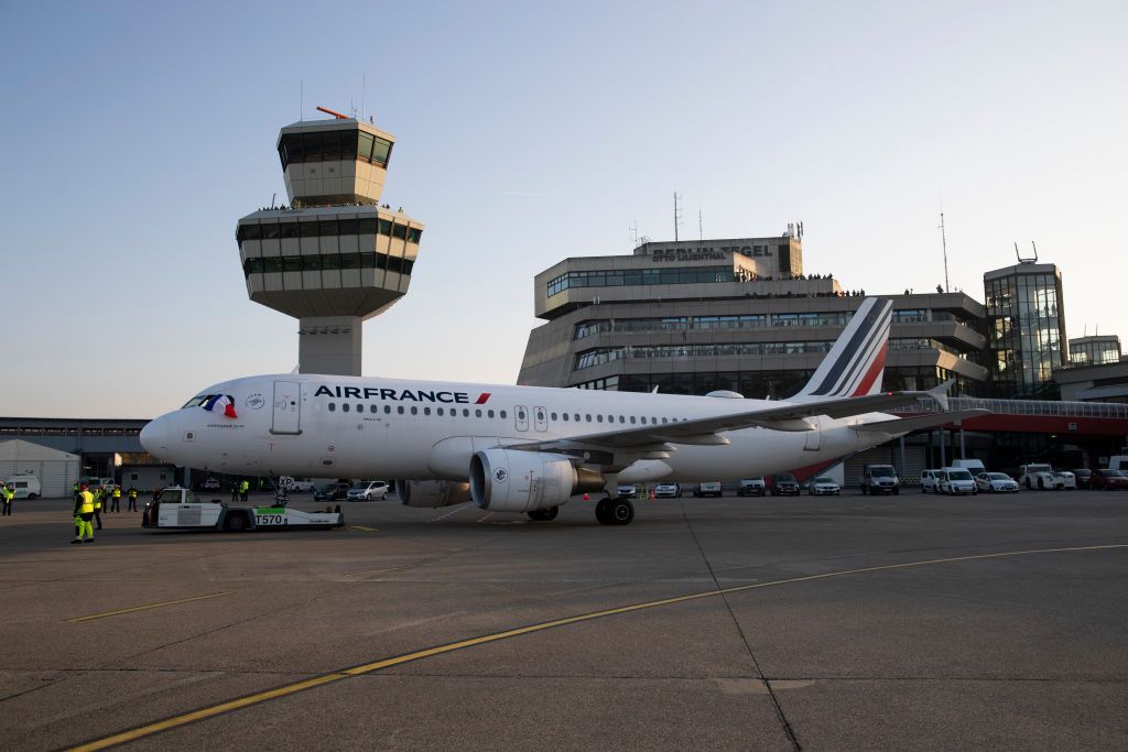 What Are The Differences Between Concourses & Terminals?