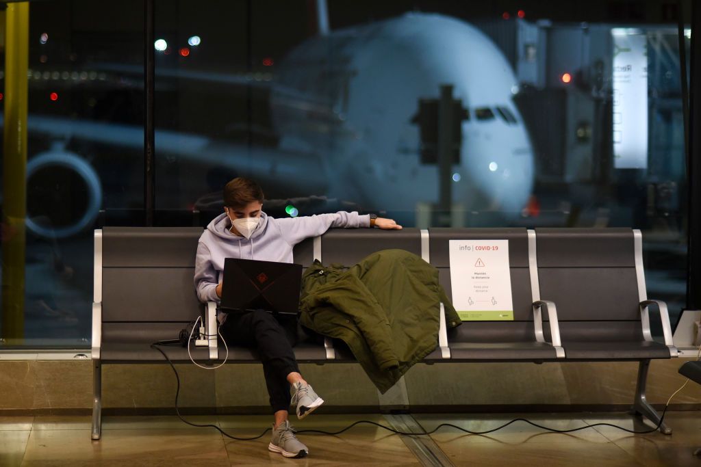 What Is A Red Eye Flight? The Pros & Cons Of Flying On Red Eyes