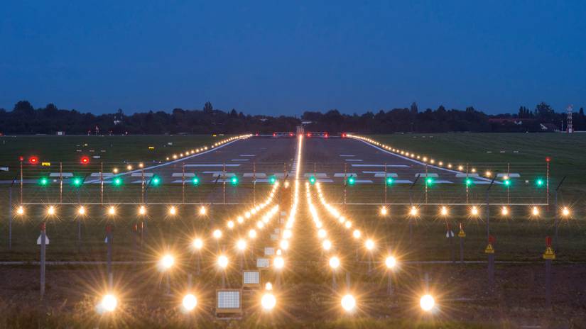 Airports Explained: A Guide To The Various Runway Markings & Lights