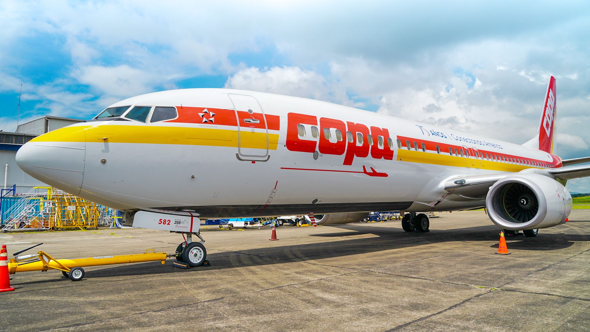 Copa Airlines Reveals A Boeing 737-800 Retro-Jet