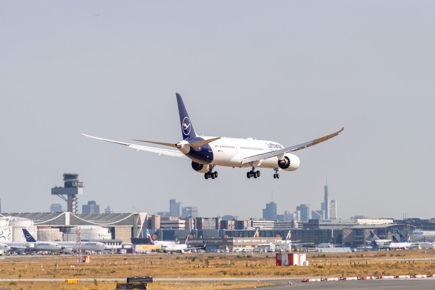 Lufthansa Puts 1st Boeing 787 Flights On Sale