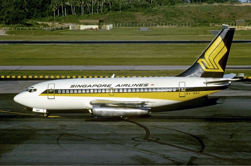 What Happened To Singapore Airlines' Boeing 737 Original Series Aircraft?