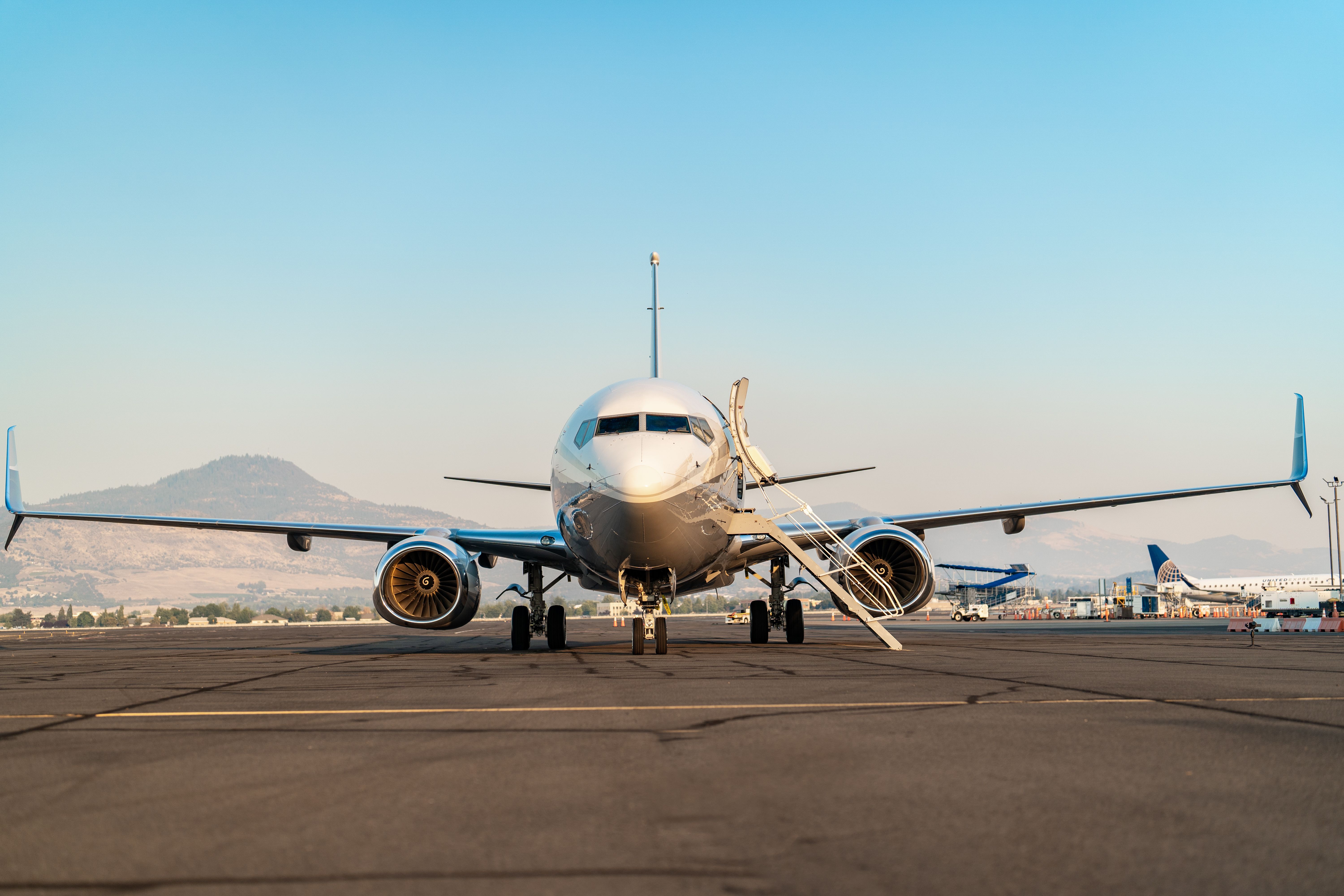 Video: John Travolta Gives A Tour Of Boeing's 737 Business Jet