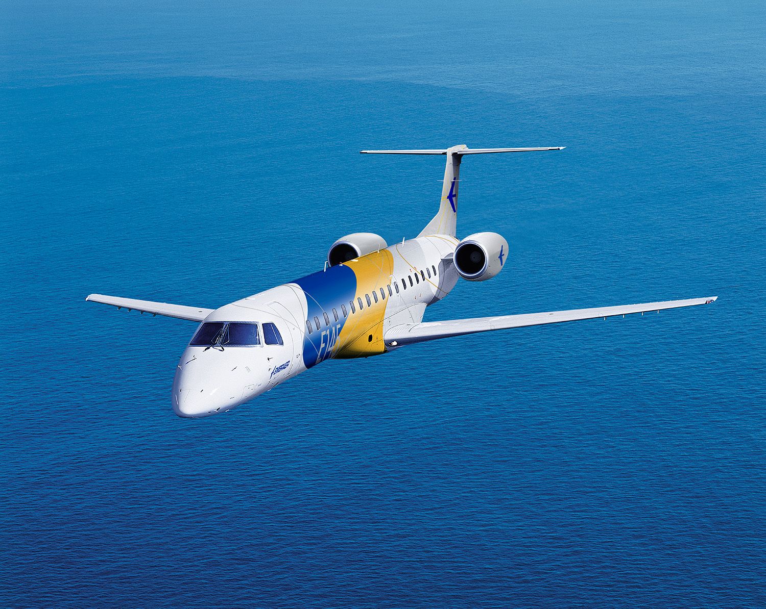 Fly Angola Leases An Embraer E145 And Dash 8 From Avmax