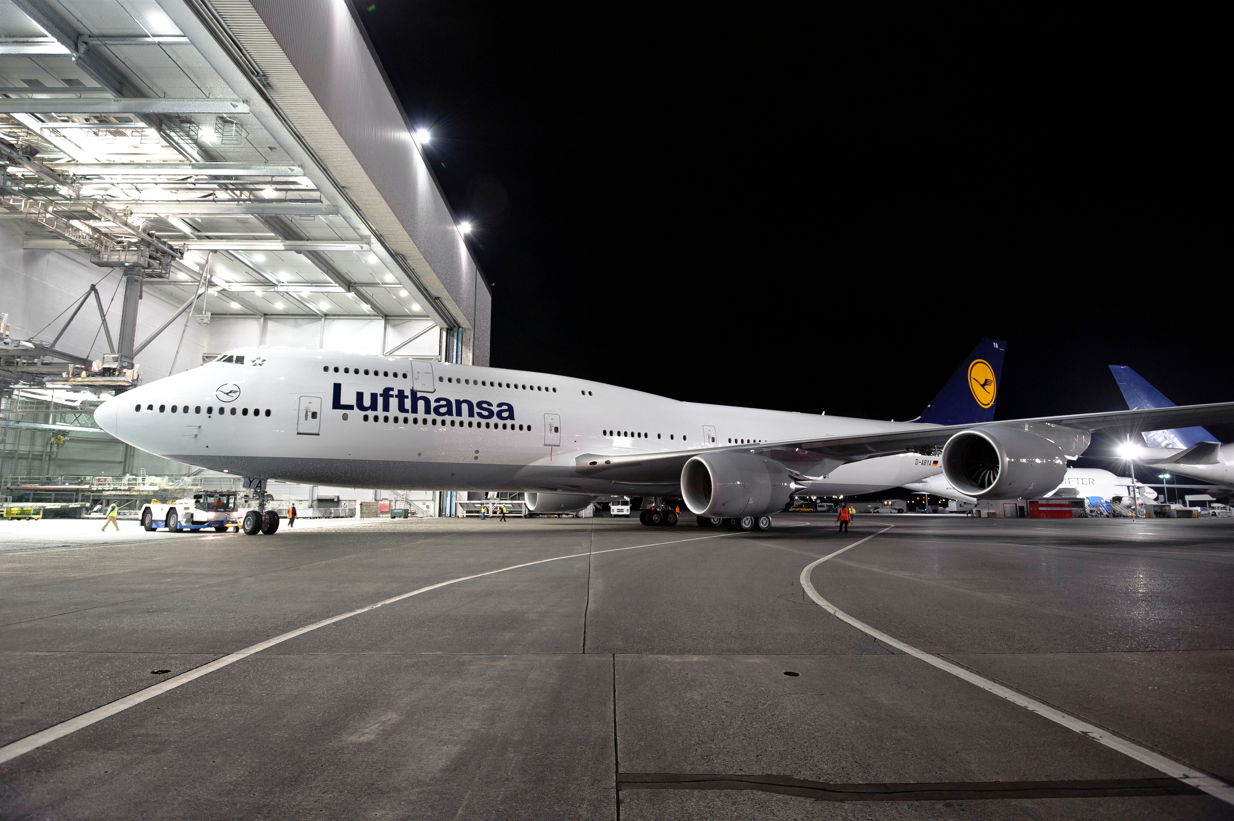 16 Years Ago Today Lufthansa Became The First Passenger Airline To ...